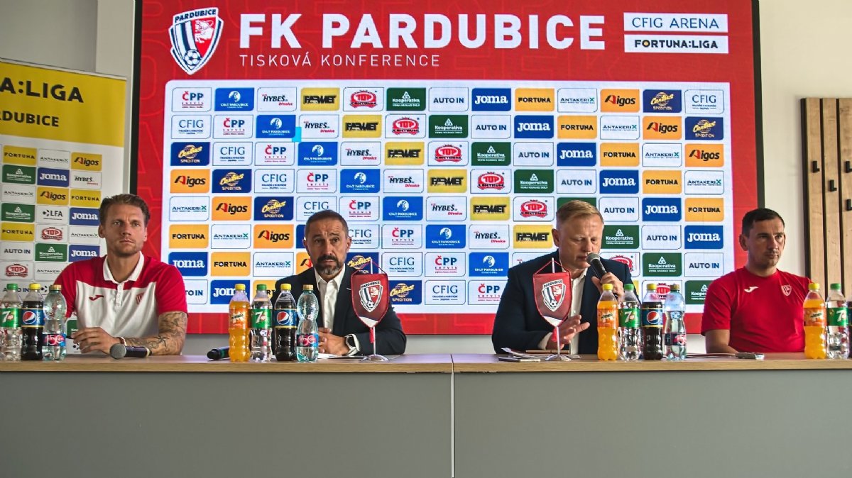 V prostorách CFIG Areny proběhla předsezónní tisková konference | FK Pardubice